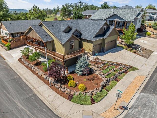 22 Terra Linda Ct, Eagle Point, OR 97524