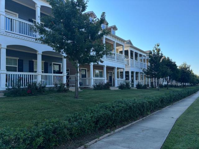 2/2 Townhomes in Great Sherman Location! FREE MONTH Plus Three Discounted Months!