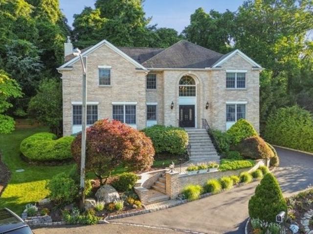 22 Trails End Ct, Westfield, NJ 07090