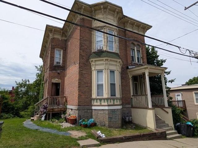 22 Union St, Amsterdam, NY 12010