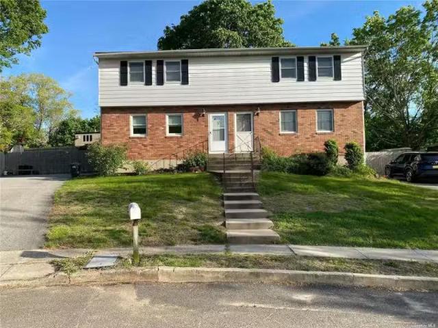 22 Van Wicklen, B, Northport, NY 11768