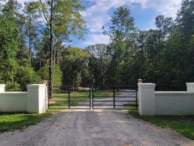 22 Vineyard Rd, Dallas, GA 30132