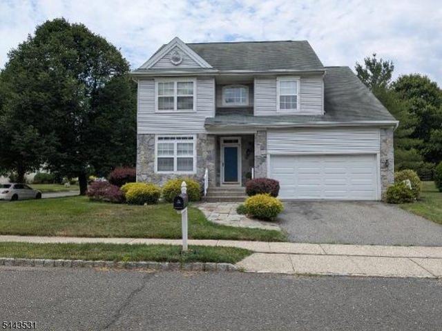 22 Village Square Dr, Union Twp, NJ 08802