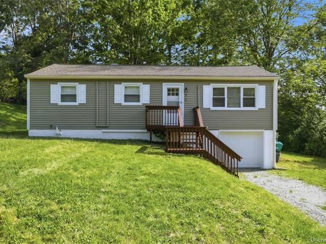 22 W Marshall Dr, Poughkeepsie, NY 12601