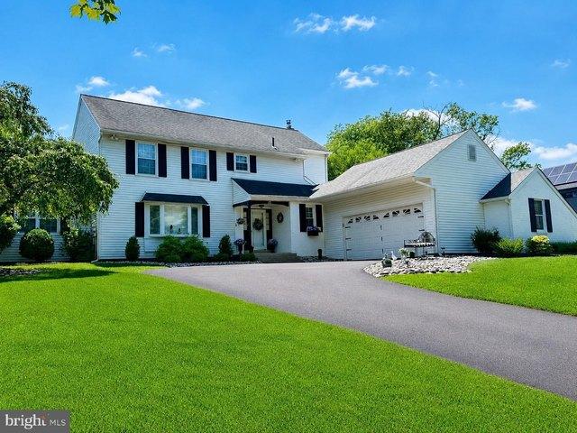 22 W Norton Dr, Churchville, PA 18966