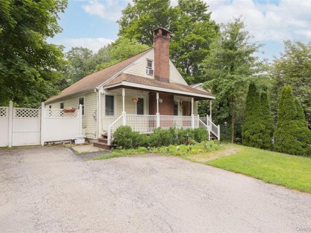 22 W Crooked Hill Rd, Pearl River, NY 10965