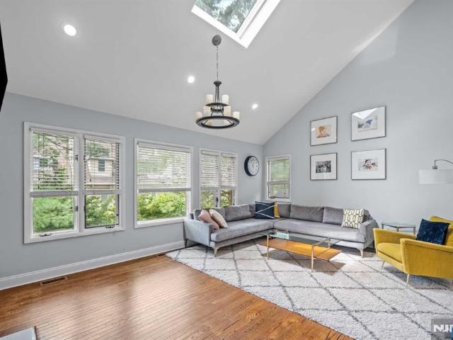 22 W Pamrapo Court