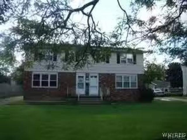 22 W Summerset Lane, Right, Amherst, NY 14228