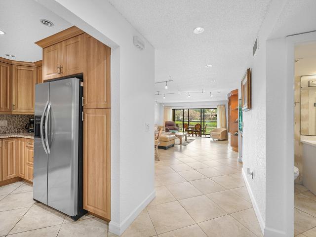 22 Westgate Ln, Unit E, Boynton Beach, FL 33436 | MLS #B26020