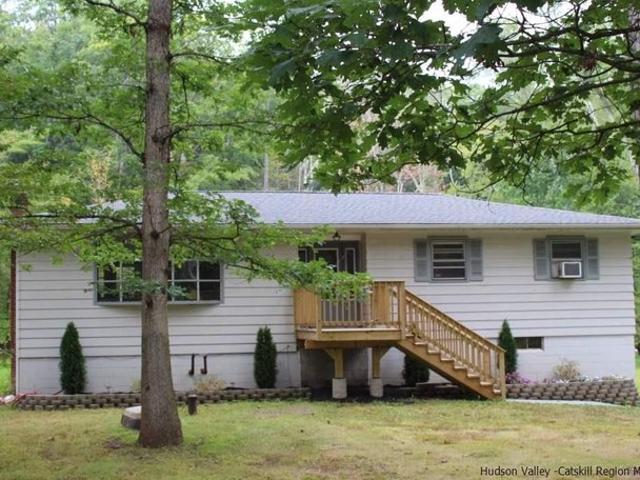 22 Whitney Dr, Woodstock, NY 12498