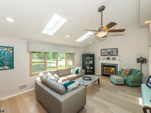 22 Woodbine Trl, Parsippany Troy Hills Township, NJ 07054