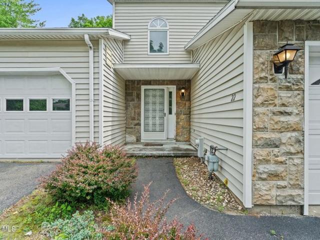 22 Woodside Dr, Albany, NY 12208