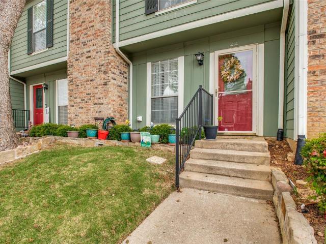 22 Abbey Rd, Euless, TX 76039 | MLS #21236 | Compass