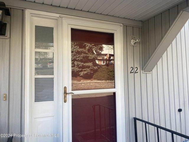 22 Abington Gardens Dr, Chinchilla, PA 18410