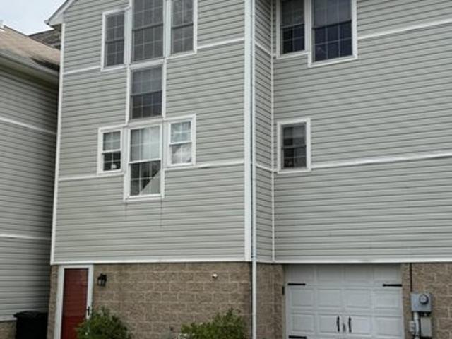22 Allenberry Dr, Hanover Township, PA 18706