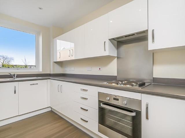 22 Artisan Place, Wealdstone, Harrow. 2 bed apartment to rent £2,200 pcm £508 pw