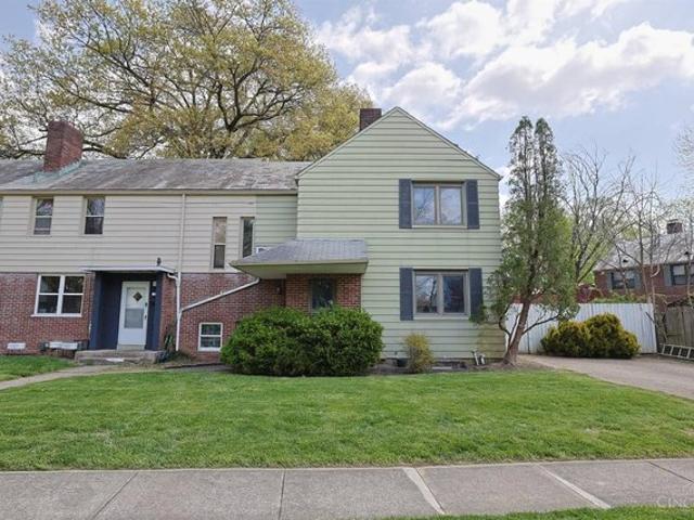 22 Avenell Ln, Greenhills, OH 45218