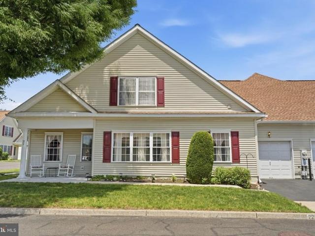 22 Avenrowe Ct, Fairless Hills, PA 19030