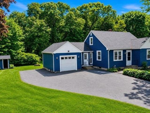 22 Balmoral Ct, Seekonk, MA 02771
