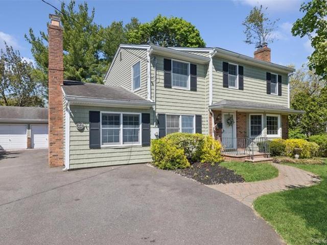 22 Baylis Pl, Syosset, NY 11791