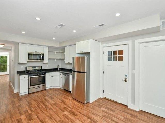 22 bedroom, Boston MA 02121 105231063