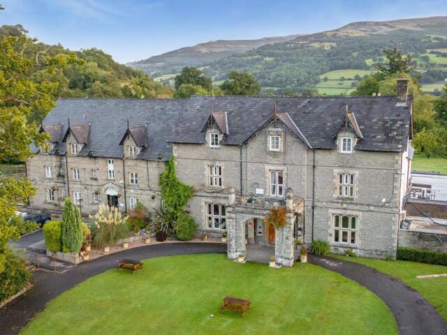 22 Bedroom House Wye Powys 101025468