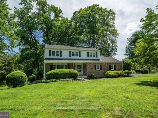22 Beechwood Ln, Yardley, PA 19067