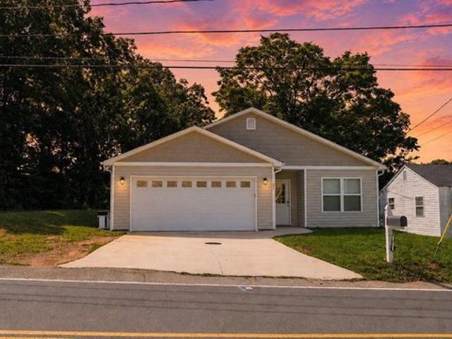 22 Bomar St, Inman, SC 29349