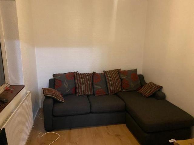 22 Blackbrook Road Driveway & large gardenLoughborough