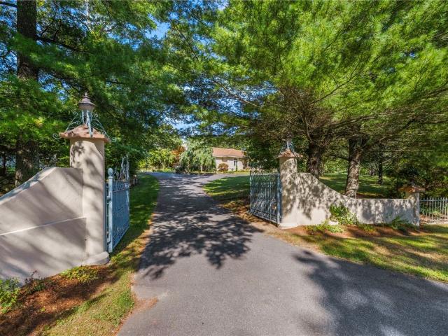 22 Brook View Dr, Scituate, RI 02831 | MLS #1410