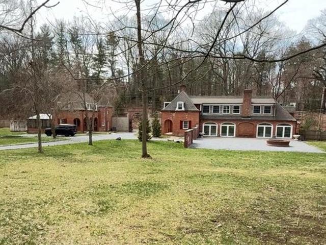 22 Brookville Rd, Muttontown, NY 11545