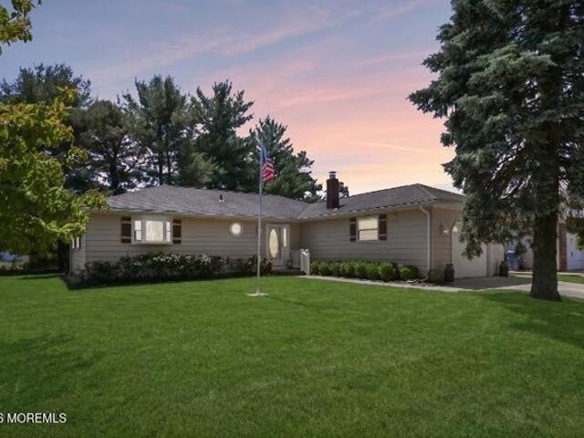 22 Cabrillo Blvd, Toms River, NJ 08757
