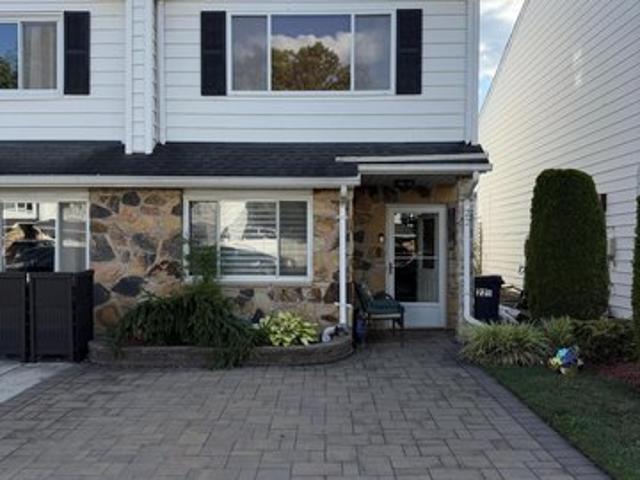 22 Carlyle Grn, Staten Island, NY 10312