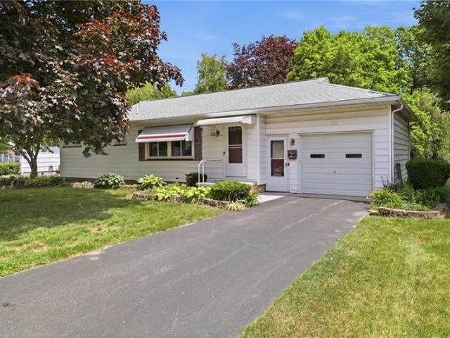 22 Chad Cir, Rochester, NY 14616