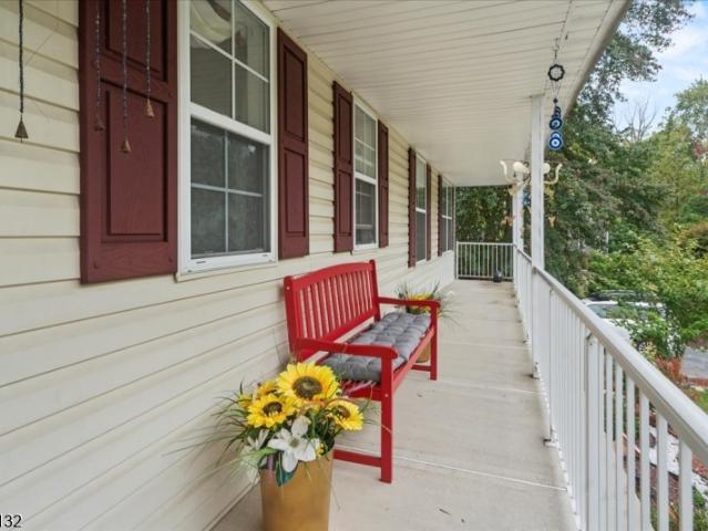 22 Cherbourg Dr