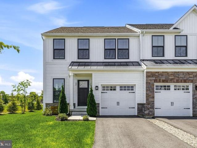 22 Cinnamon Ln, Mount Laurel, NJ 08054