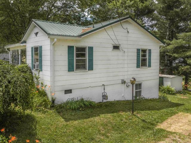22 conifer ln