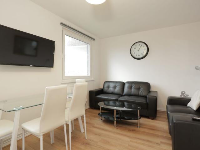 22 Corringham House ii – Room 3
