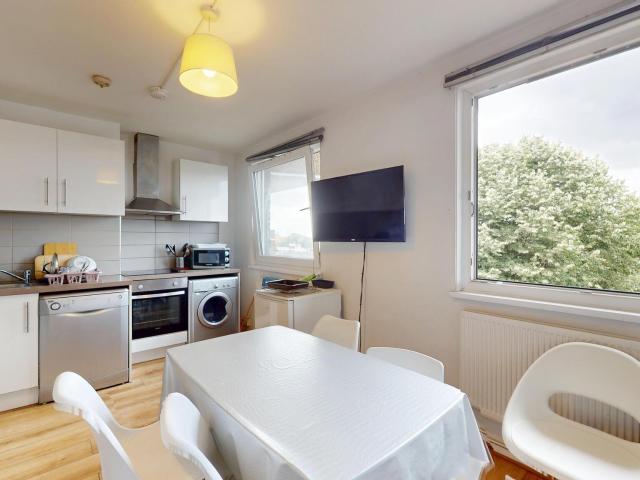 22 Corringham House ii – Room 1