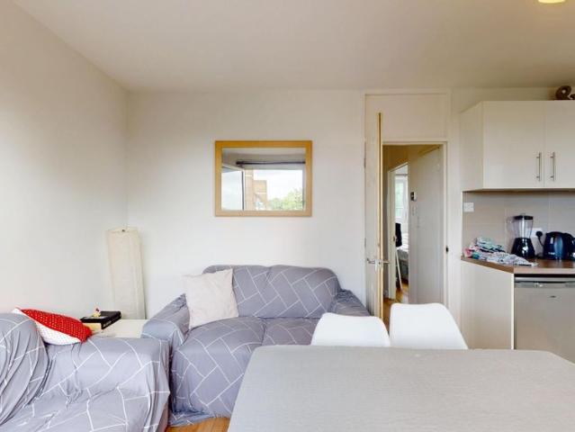 22 Corringham House ii – Room 1