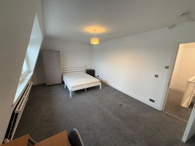 22 Clarence Square, Brighton BN1, Room to rent, £850 pcm | PrimeLocation
