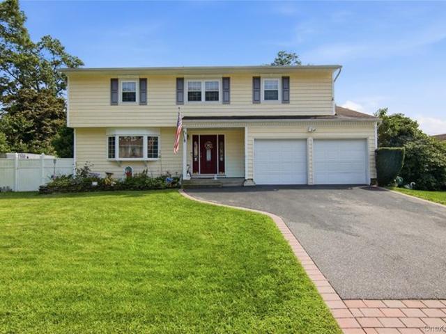 22 Clymer St, Port Jefferson Station, NY 11776