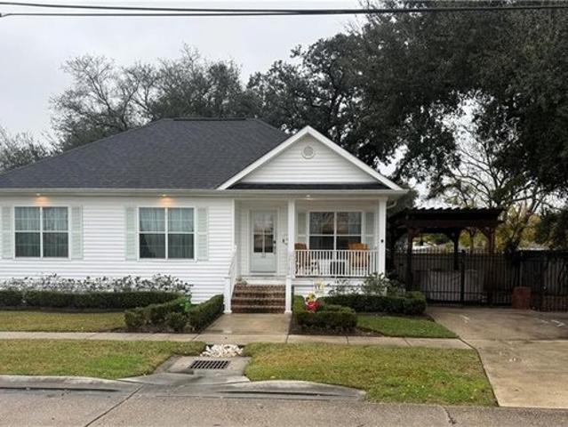 22 Creagan Ave, Gretna, LA 70053