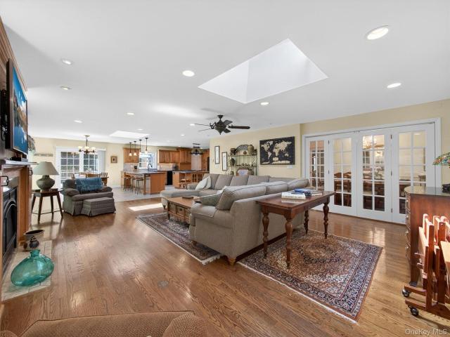 22 E Mayer Drive