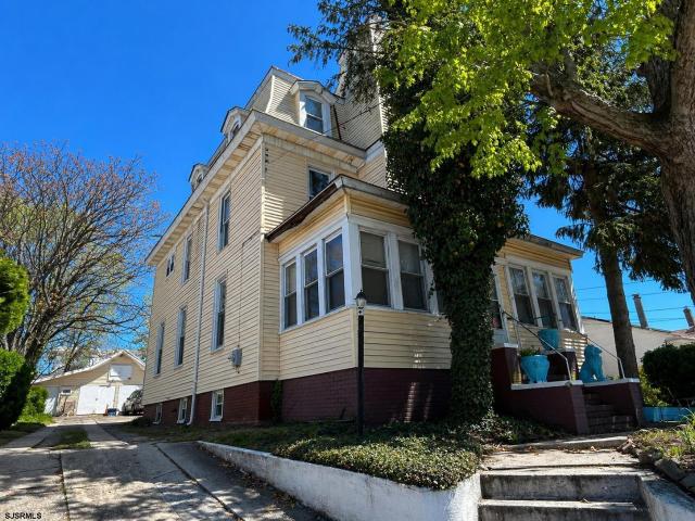 22 E Decatur Ave