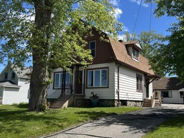 22 E Truckey St, Saint Ignace, MI 49781