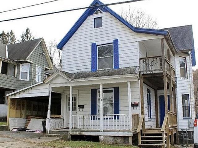 22 Eagle St, Gloversville, NY 12078