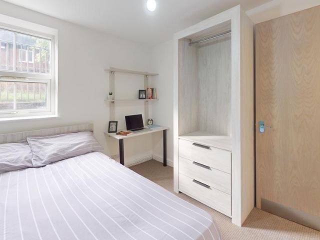 22 Egerton Road, Manchester M14 2 bed flat to rent £1,404 pcm £324 pw