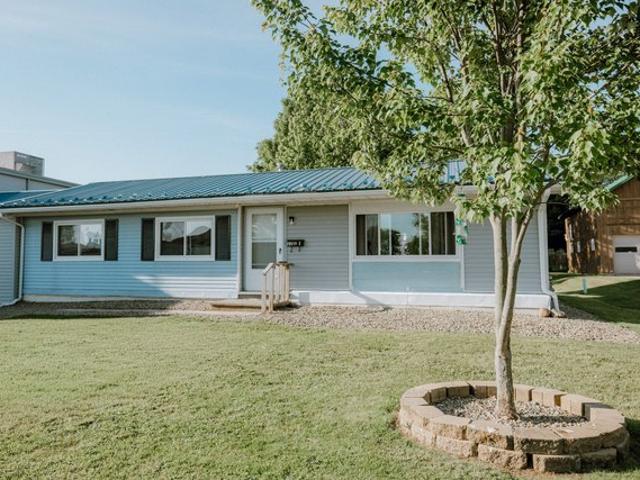 22 Elk St, Corry, PA 16407