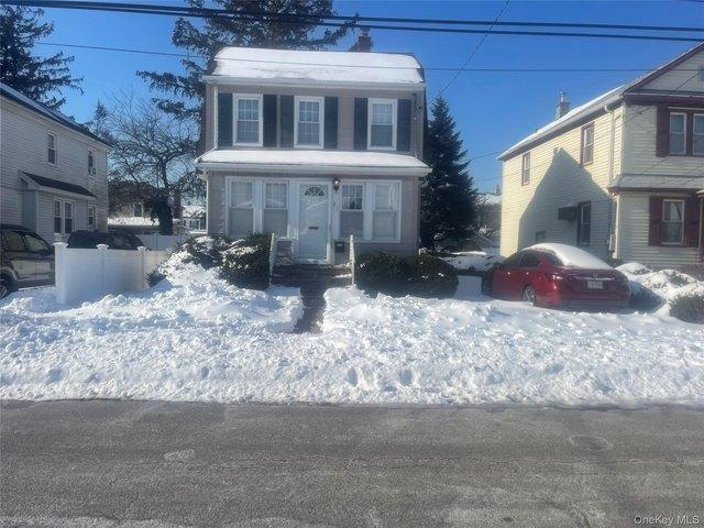 22 Eton St, Valley Stream, NY 11581